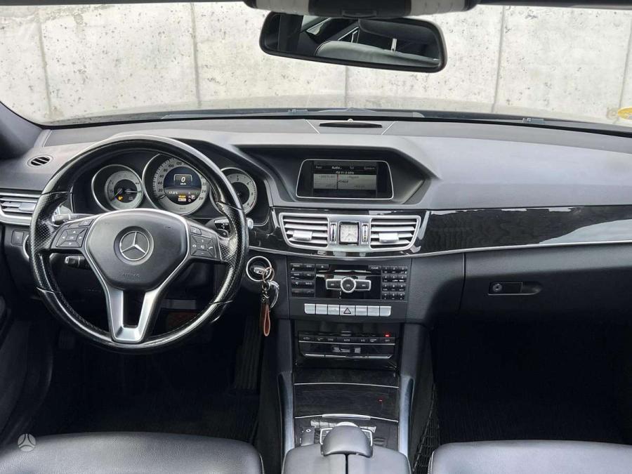 Black Mercedes-Benz E 300 2013 in Kaunas, with an engine capacity of 2.14 L and mileage of 245 thousand km for 7700 €, photo 20 on AUTOMOTO.COM.LV