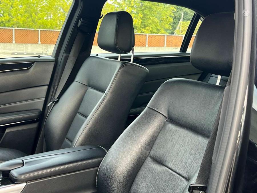 Black Mercedes-Benz E 300 2013 in Kaunas, with an engine capacity of 2.14 L and mileage of 245 thousand km for 7700 €, photo 22 on AUTOMOTO.COM.LV