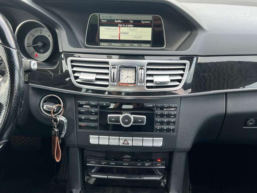Black Mercedes-Benz E 300 2013 in Kaunas, with an engine capacity of 2.14 L and mileage of 245 thousand km for 7700 €, photo 24 on AUTOMOTO.COM.LV