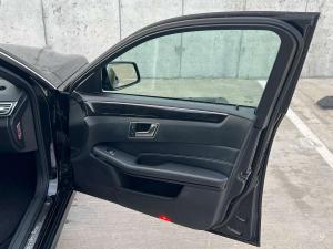 Black Mercedes-Benz E 300 2013 in Kaunas, with an engine capacity of 2.14 L and mileage of 245 thousand km for 7700 €, photo 28 on AUTOMOTO.COM.LV