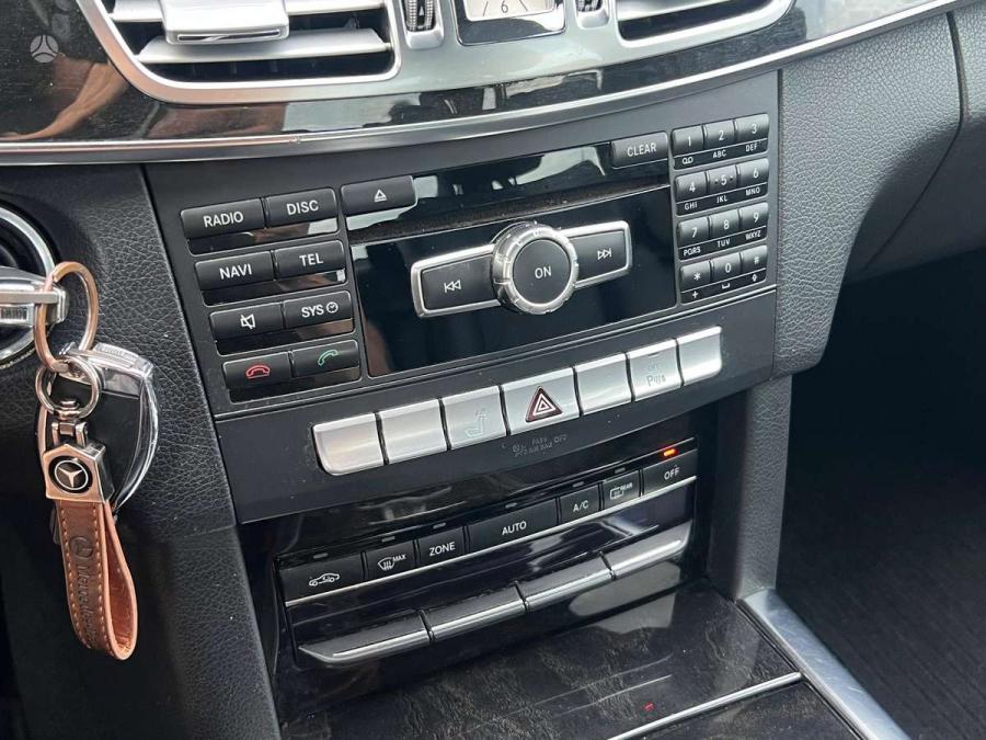 Black Mercedes-Benz E 300 2013 in Kaunas, with an engine capacity of 2.14 L and mileage of 245 thousand km for 7700 €, photo 30 on AUTOMOTO.COM.LV