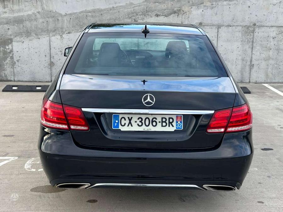 Black Mercedes-Benz E 300 2013 in Vilnius, with an engine capacity of 2.14 L and mileage of 245 thousand km for 6950 €, photo 5 on AUTOMOTO.COM.LV