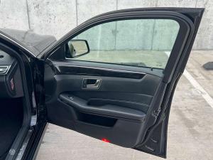 Black Mercedes-Benz E 300 2013 in Vilnius, with an engine capacity of 2.14 L and mileage of 245 thousand km for 6950 €, photo 24 on AUTOMOTO.COM.LV