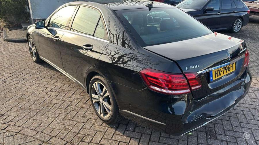Melns Mercedes-Benz E 300 2014 Kauņa, ar dzinēja tilpumu 2.14 L un nobraukumu 320 tūkst. km par 7850 €, foto 1 vietnē AUTOMOTO.COM.LV