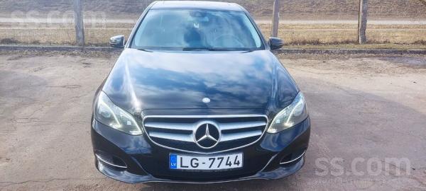 Черный Мерседес Е 300 2015 в Даугавпилс, объемом двигателя 2.20 л и пробегом 288 тыс. км за 13600 €, фото 1 на AUTOMOTO.COM.LV