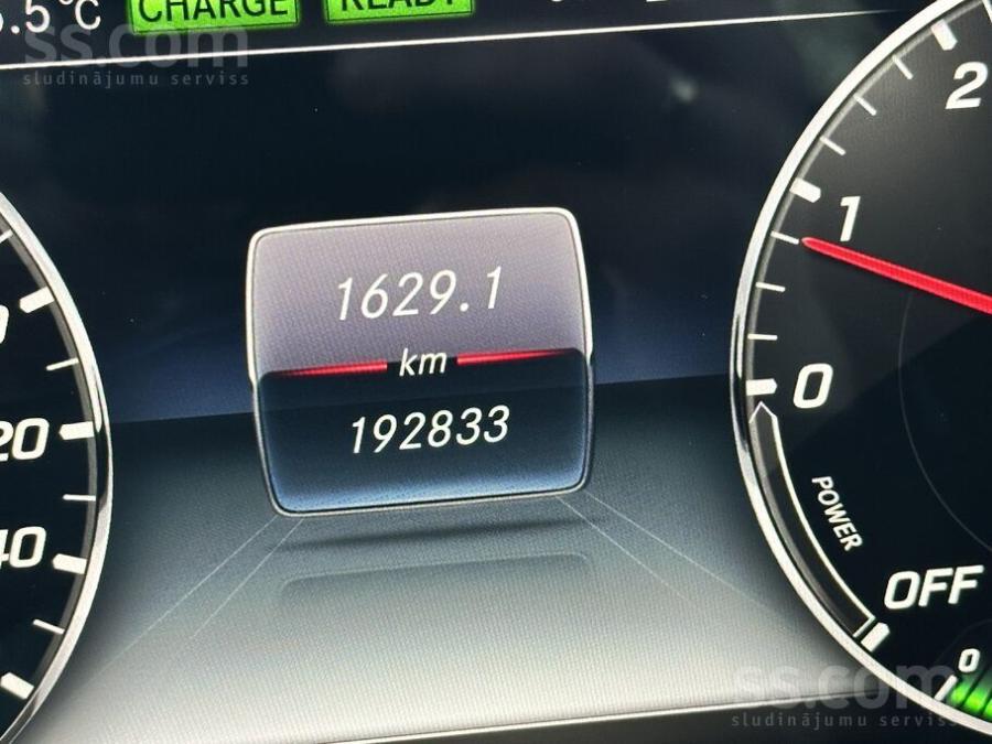 Черный Мерседес Е 300 2019 в Тукумс, объемом двигателя 2.00 л и пробегом 235 тыс. км за 22900 €, фото 18 на AUTOMOTO.COM.LV