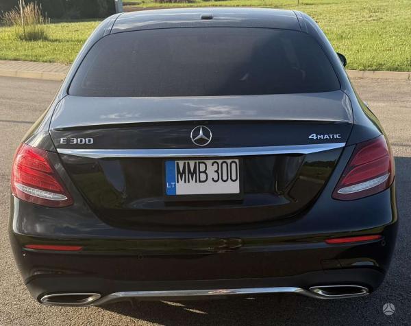 Black Mercedes-Benz E 300 2019 in Jurbarkas, with an engine capacity of 1.99 L and mileage of 69 thousand km for 27000 €, photo 3 on AUTOMOTO.COM.LV