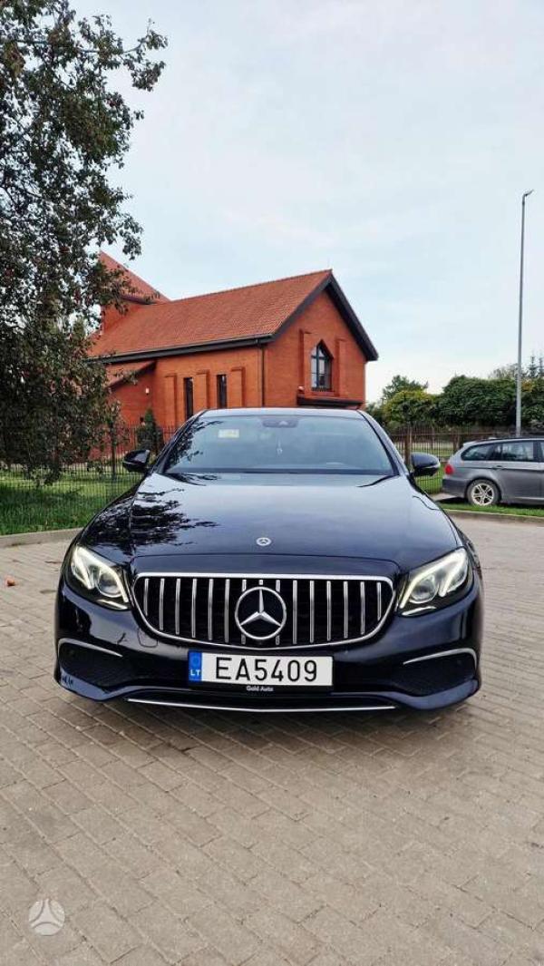 Black Mercedes-Benz E 300 2019 in Vilnius, with an engine capacity of 1.95 L and mileage of 215 thousand km for 28500 €, photo 4 on AUTOMOTO.COM.LV
