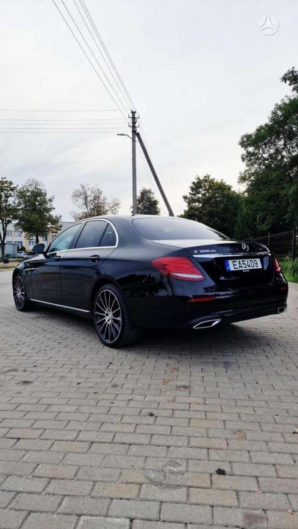 Black Mercedes-Benz E 300 2019 in Vilnius, with an engine capacity of 1.95 L and mileage of 215 thousand km for 28500 €, photo 5 on AUTOMOTO.COM.LV