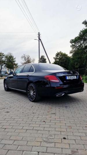 Black Mercedes-Benz E 300 2019 in Vilnius, with an engine capacity of 1.95 L and mileage of 215 thousand km for 28500 €, photo 5 on AUTOMOTO.COM.LV