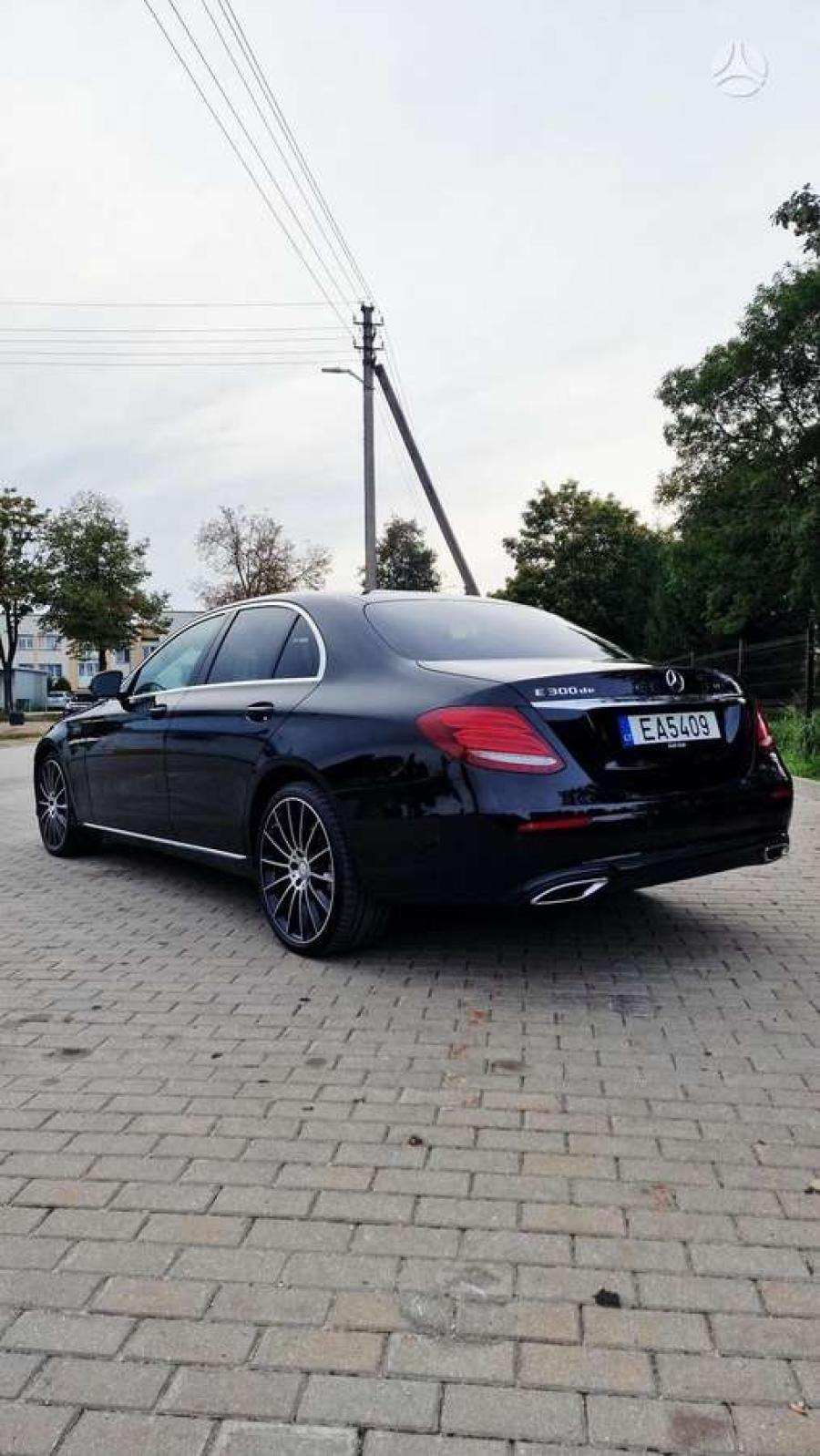 Black Mercedes-Benz E 300 2019 in Vilnius, with an engine capacity of 1.95 L and mileage of 215 thousand km for 28500 €, photo 5 on AUTOMOTO.COM.LV