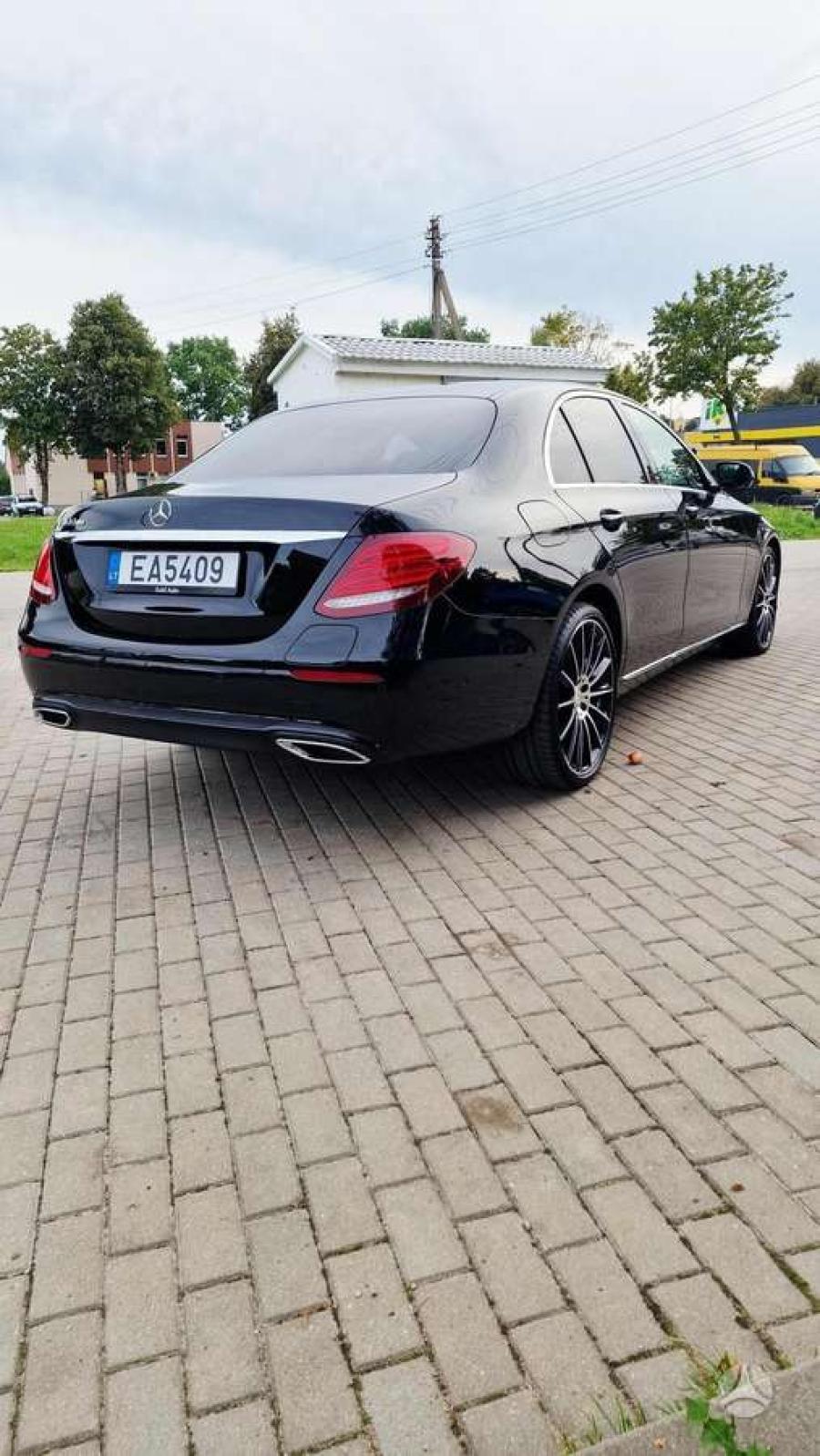Black Mercedes-Benz E 300 2019 in Vilnius, with an engine capacity of 1.95 L and mileage of 215 thousand km for 28500 €, photo 6 on AUTOMOTO.COM.LV