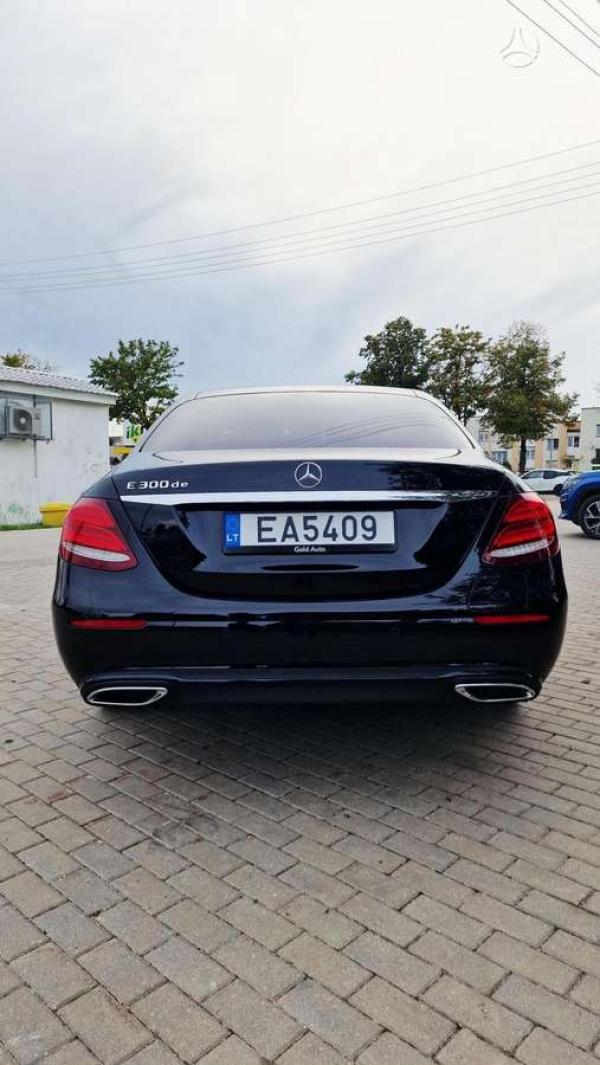 Black Mercedes-Benz E 300 2019 in Vilnius, with an engine capacity of 1.95 L and mileage of 215 thousand km for 28500 €, photo 7 on AUTOMOTO.COM.LV