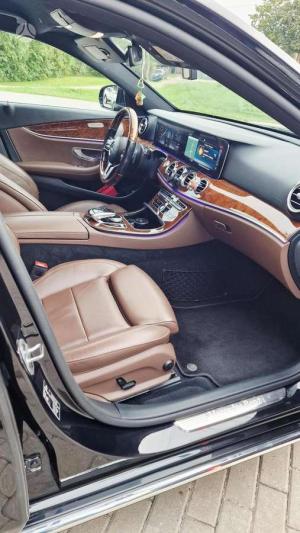 Black Mercedes-Benz E 300 2019 in Vilnius, with an engine capacity of 1.95 L and mileage of 215 thousand km for 28500 €, photo 11 on AUTOMOTO.COM.LV