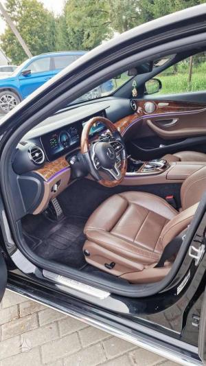 Black Mercedes-Benz E 300 2019 in Vilnius, with an engine capacity of 1.95 L and mileage of 215 thousand km for 28500 €, photo 12 on AUTOMOTO.COM.LV
