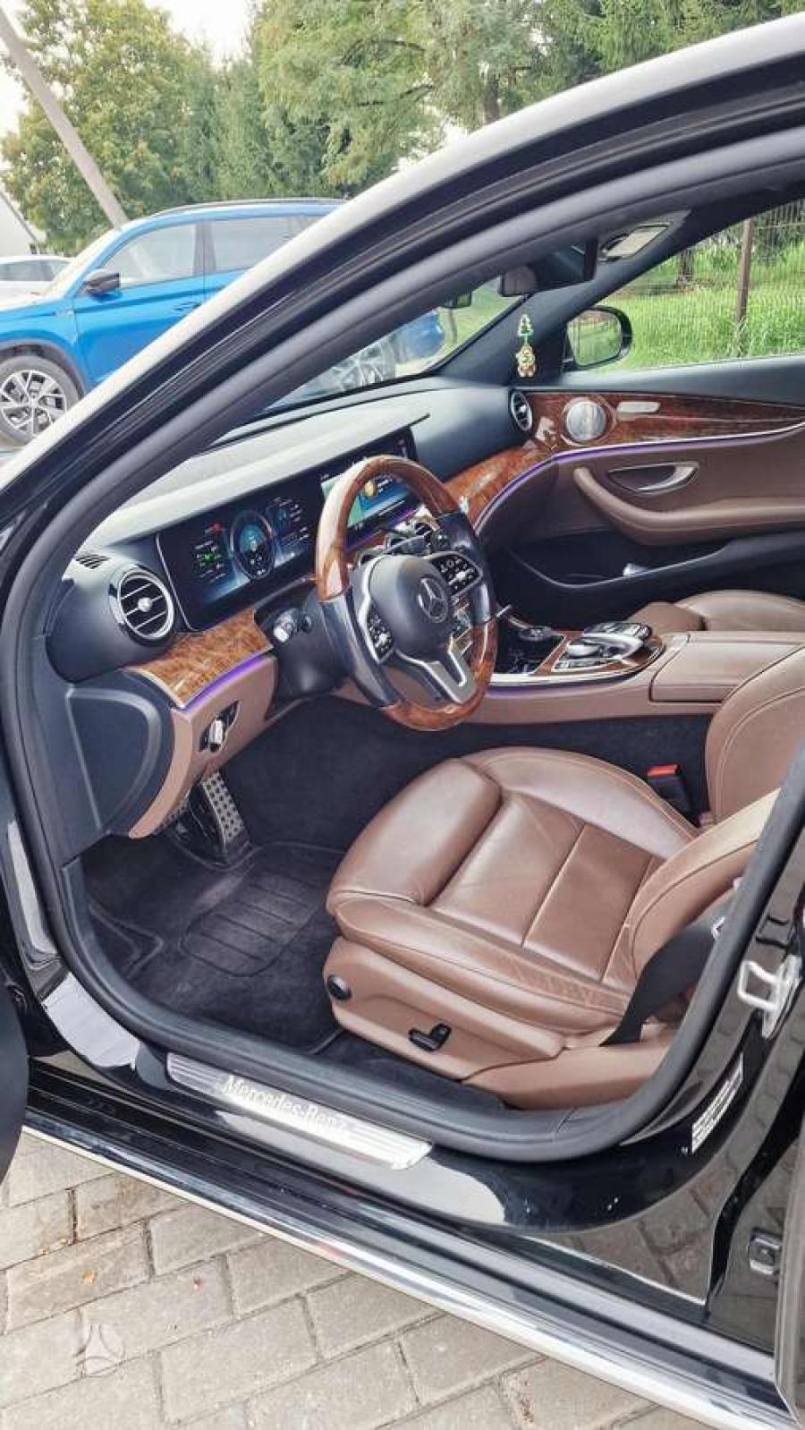 Black Mercedes-Benz E 300 2019 in Vilnius, with an engine capacity of 1.95 L and mileage of 215 thousand km for 28500 €, photo 12 on AUTOMOTO.COM.LV