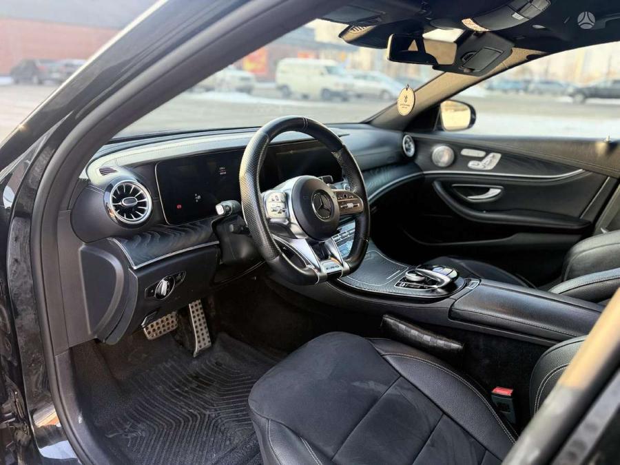 Black Mercedes-Benz E 300 2020 in Kaunas, with an engine capacity of 1.95 L and mileage of 190 thousand km for 20999 €, photo 6 on AUTOMOTO.COM.LV