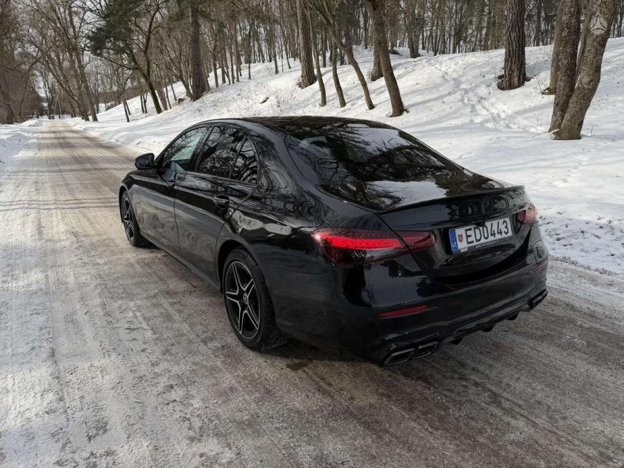 Black Mercedes-Benz E 300 2020 in Vilnius, with an engine capacity of 1.95 L and mileage of 122 thousand km for 35600 €, photo 4 on AUTOMOTO.COM.LV