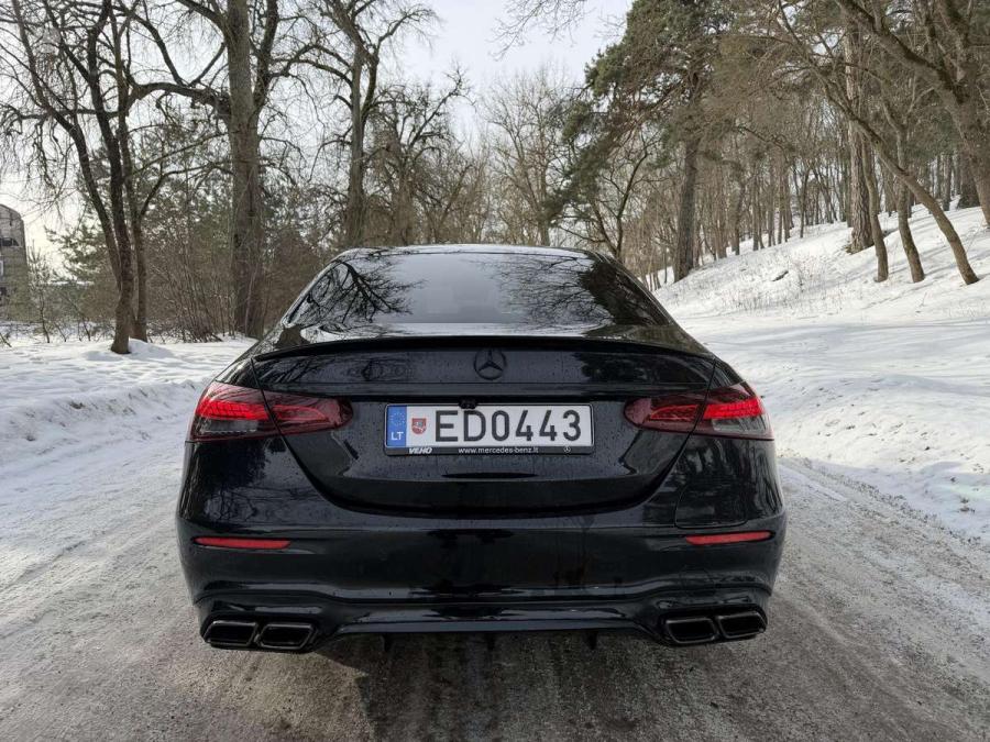Black Mercedes-Benz E 300 2020 in Vilnius, with an engine capacity of 1.95 L and mileage of 122 thousand km for 35600 €, photo 5 on AUTOMOTO.COM.LV