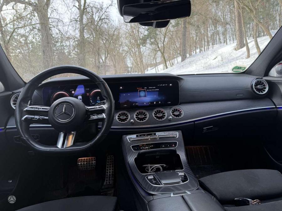 Black Mercedes-Benz E 300 2020 in Vilnius, with an engine capacity of 1.95 L and mileage of 122 thousand km for 35600 €, photo 11 on AUTOMOTO.COM.LV