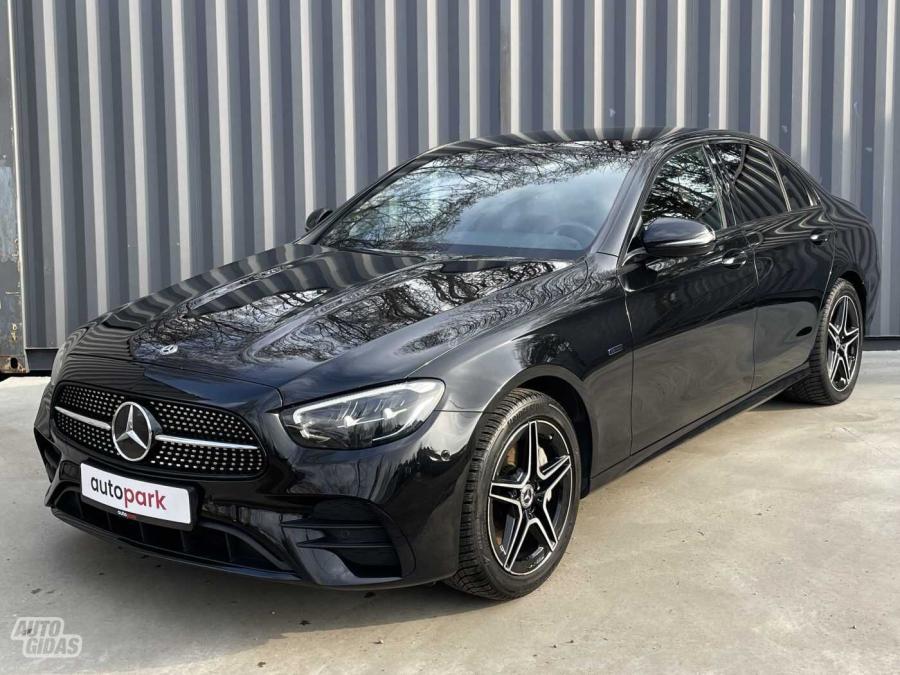 Melns Mercedes-Benz E 300 2020 Viļņa, ar dzinēja tilpumu 2.00 L un nobraukumu 95 tūkst. km par 28000 €, foto 1 vietnē AUTOMOTO.COM.LV
