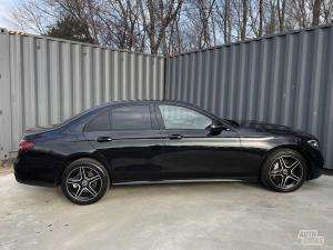 Melns Mercedes-Benz E 300 2020 Viļņa, ar dzinēja tilpumu 2.00 L un nobraukumu 95 tūkst. km par 28000 €, foto 4 vietnē AUTOMOTO.COM.LV