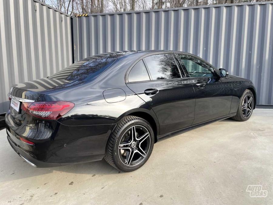 Melns Mercedes-Benz E 300 2020 Viļņa, ar dzinēja tilpumu 2.00 L un nobraukumu 95 tūkst. km par 28000 €, foto 5 vietnē AUTOMOTO.COM.LV