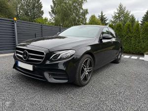 Melns Mercedes-Benz E 300 2020 Kauņa, ar dzinēja tilpumu 1.99 L un nobraukumu 90 tūkst. km par 34600 €, foto  vietnē AUTOMOTO.COM.LV