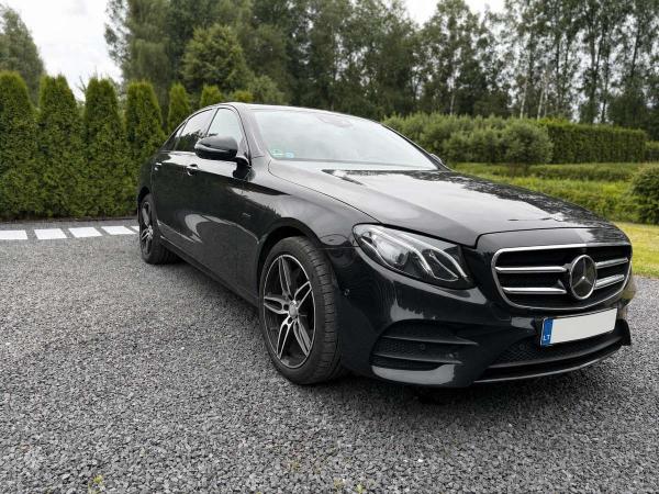 Melns Mercedes-Benz E 300 2020 Kauņa, ar dzinēja tilpumu 1.99 L un nobraukumu 90 tūkst. km par 34600 €, foto 2 vietnē AUTOMOTO.COM.LV