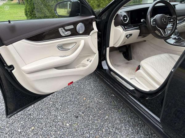 Melns Mercedes-Benz E 300 2020 Kauņa, ar dzinēja tilpumu 1.99 L un nobraukumu 90 tūkst. km par 34600 €, foto 9 vietnē AUTOMOTO.COM.LV