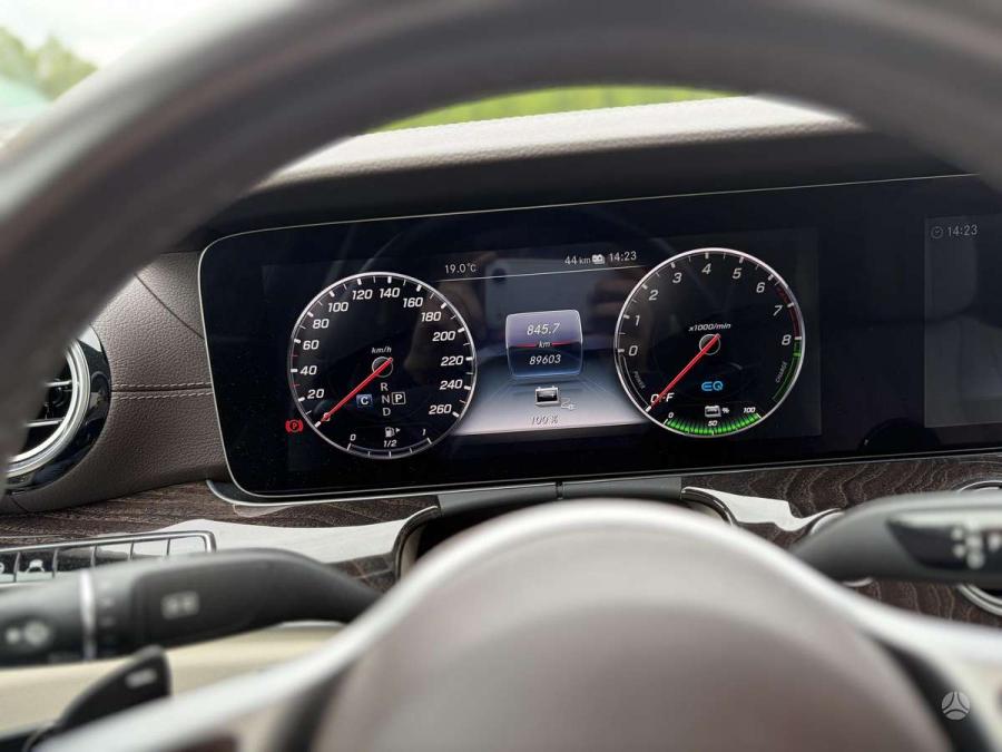 Черный Мерседес Е 300 2020 в Каунас, объемом двигателя 1.99 л и пробегом 90 тыс. км за 34600 €, фото 12 на AUTOMOTO.COM.LV