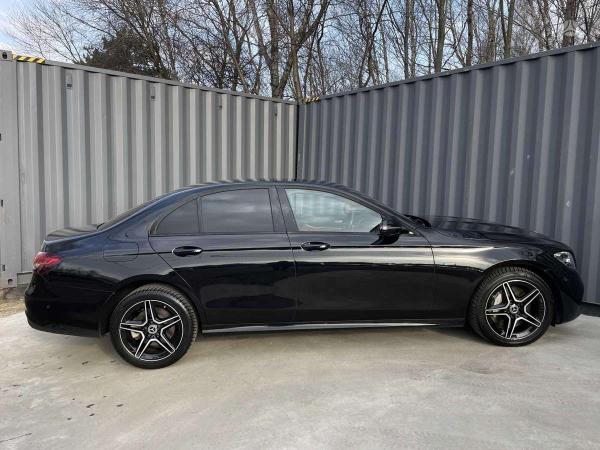 Black Mercedes-Benz E 300 2020 in Vilnius, with an engine capacity of 1.99 L and mileage of 95 thousand km for 28000 €, photo 3 on AUTOMOTO.COM.LV