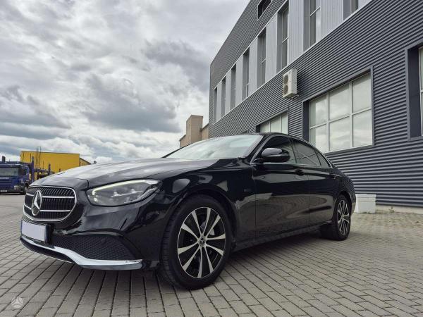 Black Mercedes-Benz E 300 2020 in Taurage, with an engine capacity of 2.00 L and mileage of 178 thousand km for 24900 €, photo 2 on AUTOMOTO.COM.LV