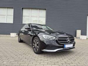 Black Mercedes-Benz E 300 2020 in Taurage, with an engine capacity of 2.00 L and mileage of 178 thousand km for 24900 €, photo 5 on AUTOMOTO.COM.LV