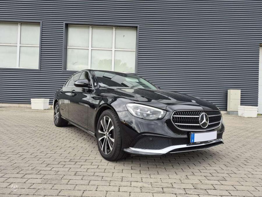 Black Mercedes-Benz E 300 2020 in Taurage, with an engine capacity of 2.00 L and mileage of 178 thousand km for 24900 €, photo 5 on AUTOMOTO.COM.LV