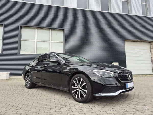 Black Mercedes-Benz E 300 2020 in Taurage, with an engine capacity of 2.00 L and mileage of 178 thousand km for 24900 €, photo 5 on AUTOMOTO.COM.LV