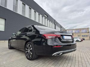 Black Mercedes-Benz E 300 2020 in Taurage, with an engine capacity of 2.00 L and mileage of 178 thousand km for 24900 €, photo 11 on AUTOMOTO.COM.LV