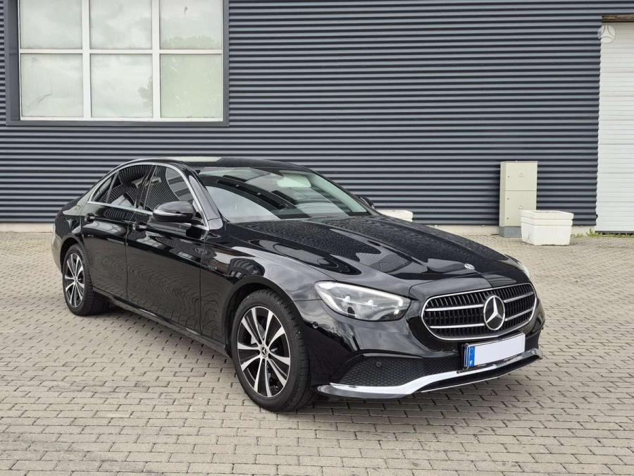 Black Mercedes-Benz E 300 2020 in Taurage, with an engine capacity of 2.00 L and mileage of 178 thousand km for 24900 €, photo 14 on AUTOMOTO.COM.LV