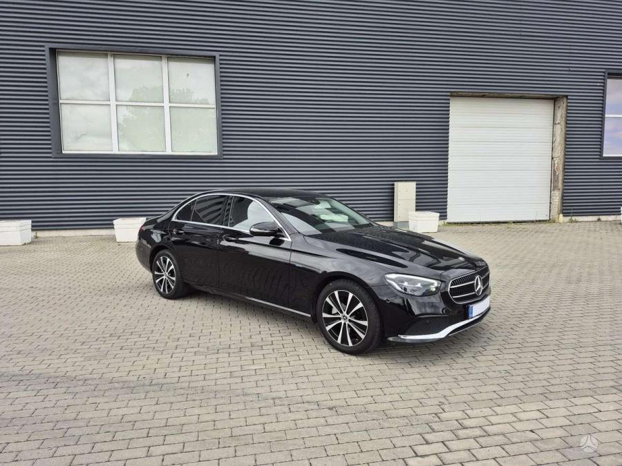 Black Mercedes-Benz E 300 2020 in Taurage, with an engine capacity of 2.00 L and mileage of 178 thousand km for 24900 €, photo 15 on AUTOMOTO.COM.LV