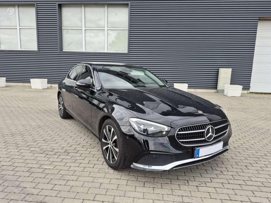 Black Mercedes-Benz E 300 2020 in Taurage, with an engine capacity of 2.00 L and mileage of 178 thousand km for 24900 €, photo 16 on AUTOMOTO.COM.LV