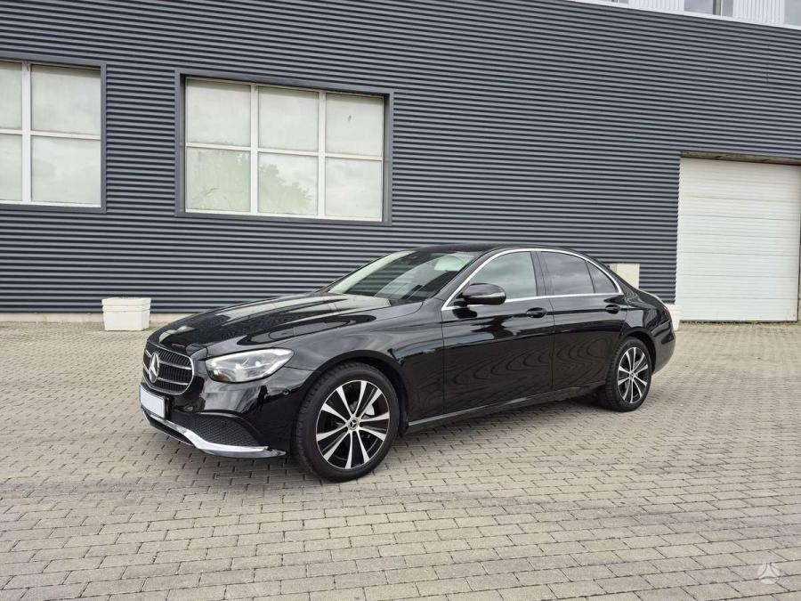 Black Mercedes-Benz E 300 2020 in Taurage, with an engine capacity of 2.00 L and mileage of 178 thousand km for 24900 €, photo 19 on AUTOMOTO.COM.LV