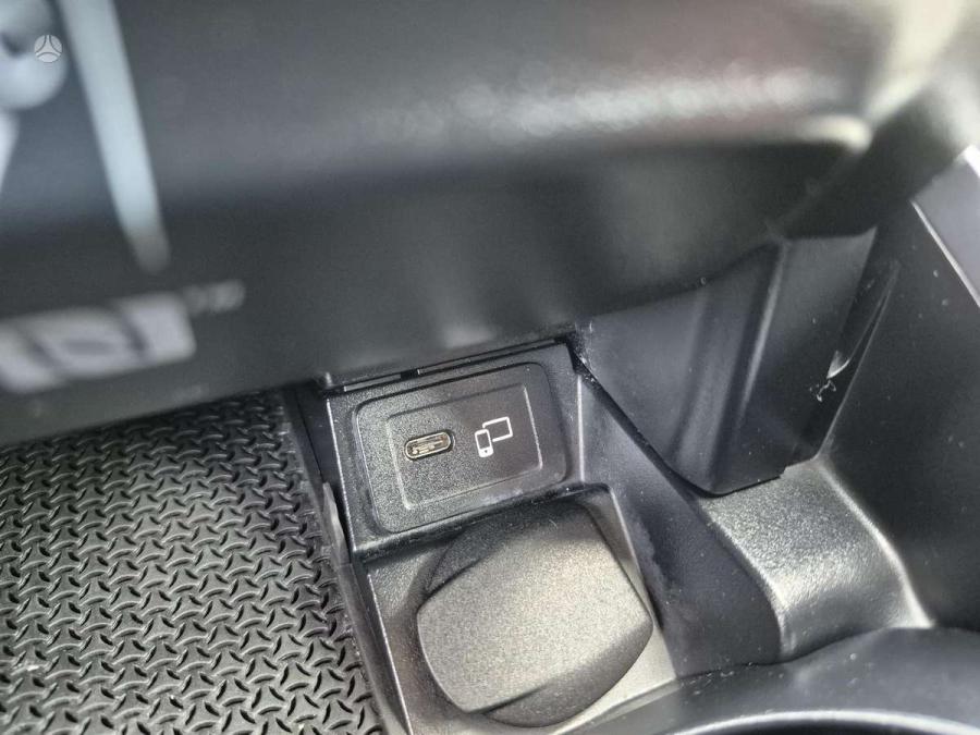 Black Mercedes-Benz E 300 2020 in Taurage, with an engine capacity of 2.00 L and mileage of 178 thousand km for 24900 €, photo 20 on AUTOMOTO.COM.LV