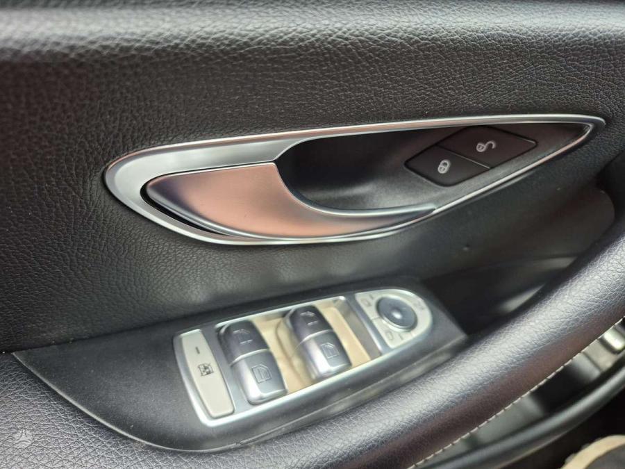 Black Mercedes-Benz E 300 2020 in Taurage, with an engine capacity of 2.00 L and mileage of 178 thousand km for 24900 €, photo 25 on AUTOMOTO.COM.LV