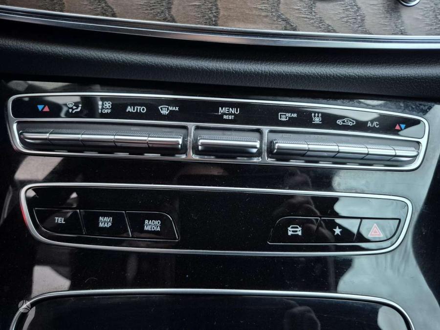 Black Mercedes-Benz E 300 2020 in Taurage, with an engine capacity of 2.00 L and mileage of 178 thousand km for 24900 €, photo 36 on AUTOMOTO.COM.LV