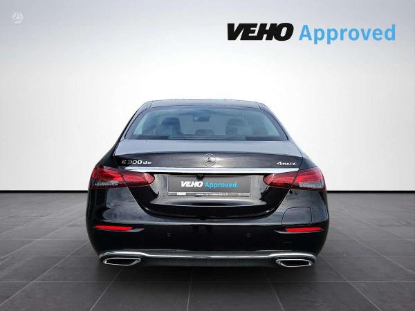 Черный Мерседес Е 300 2020 в Клайпеда, объемом двигателя 1.95 л и пробегом 95 тыс. км за 34500 €, фото 4 на AUTOMOTO.COM.LV