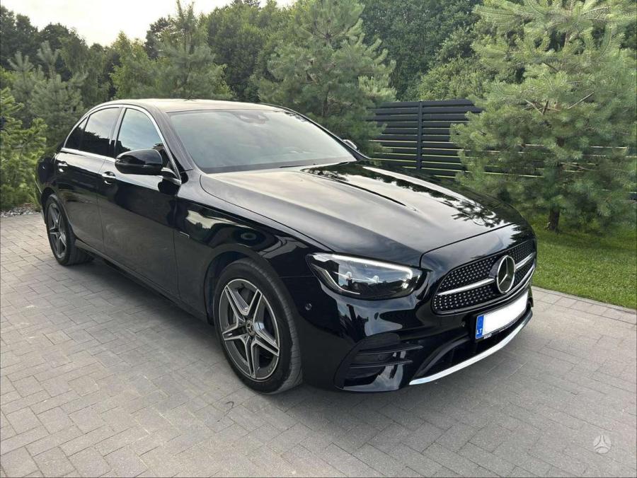 Melns Mercedes-Benz E 300 2021 Palanga, ar dzinēja tilpumu 1.99 L un nobraukumu 100 tūkst. km par 34500 €, foto 1 vietnē AUTOMOTO.COM.LV