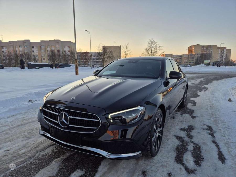 Melns Mercedes-Benz E 300 2022 Panevēža, ar dzinēja tilpumu 2.00 L un nobraukumu 446 tūkst. km par 19600 €, foto 1 vietnē AUTOMOTO.COM.LV
