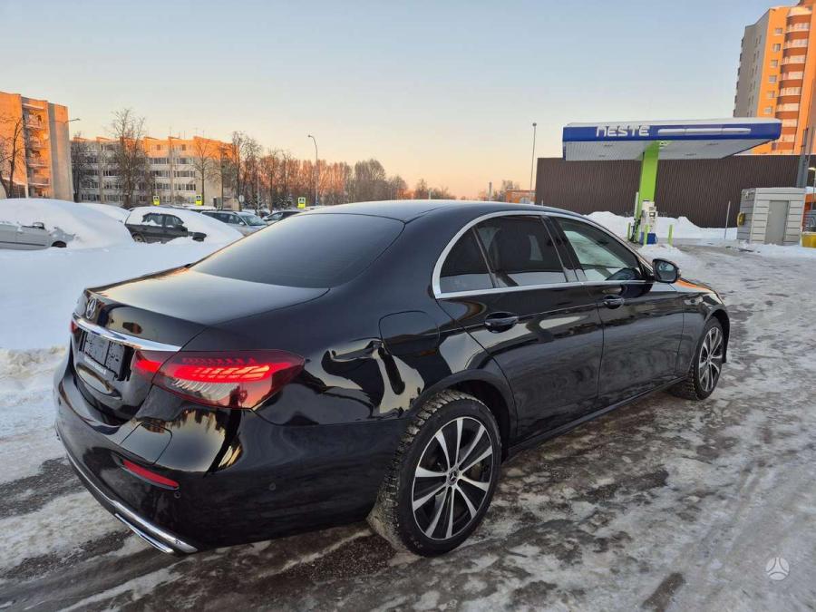 Black Mercedes-Benz E 300 2022 in Panevezys, with an engine capacity of 2.00 L and mileage of 446 thousand km for 19600 €, photo 5 on AUTOMOTO.COM.LV