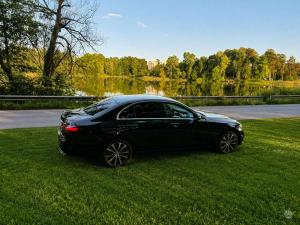 Melns Mercedes-Benz E 300 2022 Trakai, ar dzinēja tilpumu 1.95 L un nobraukumu 400 tūkst. km par 24000 €, foto 5 vietnē AUTOMOTO.COM.LV