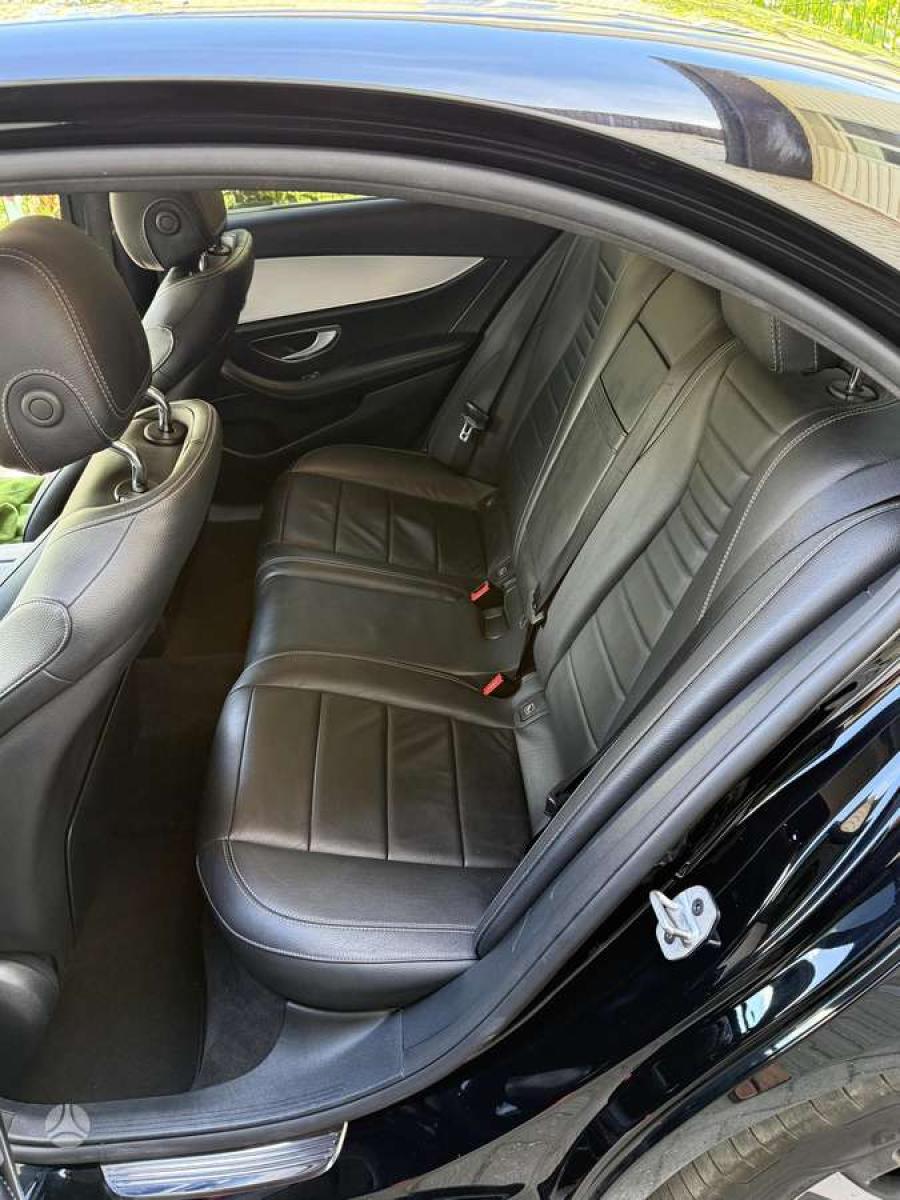 Melns Mercedes-Benz E 300 2022 Trakai, ar dzinēja tilpumu 1.95 L un nobraukumu 400 tūkst. km par 24000 €, foto 13 vietnē AUTOMOTO.COM.LV